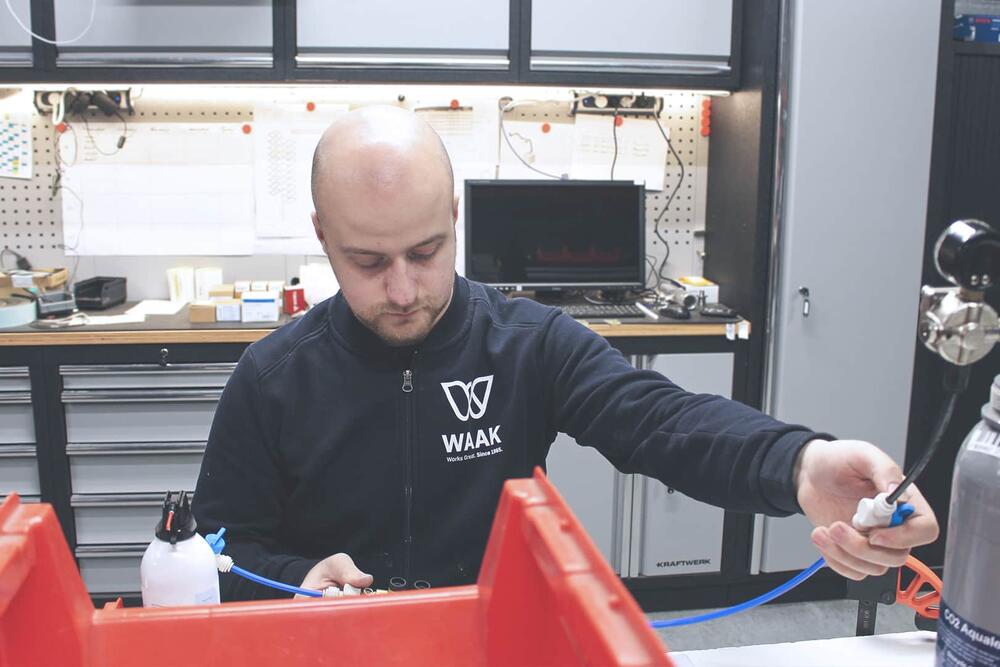 Samenwerking WAAK Inhouse Enclavewerk en AQUALEX | WAAK